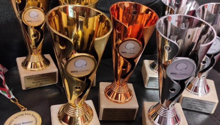 Блестящо представяне на ученици от АЕГ „Гео Милев“ – Русе в дебатите на ...