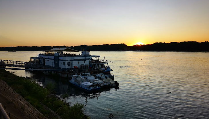 July Morning на брега на река Дунав край Русе - DUNAVMOST.com