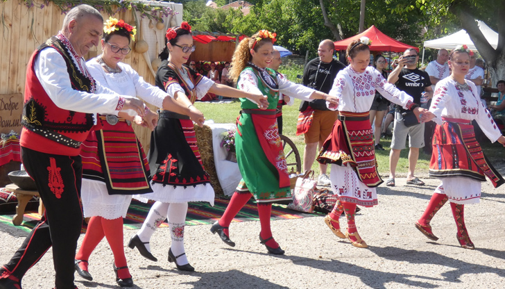 Възстановка на стара Сандровска сватба - DUNAVMOST.com