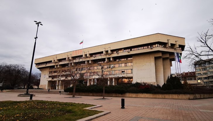 Отлагат изграждането на "пеещ фонтан" пред Община Русе - DUNAVMOST.com
