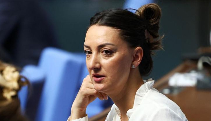 Лариса Савова: Не използвам детето си за пиар - DUNAVMOST.com